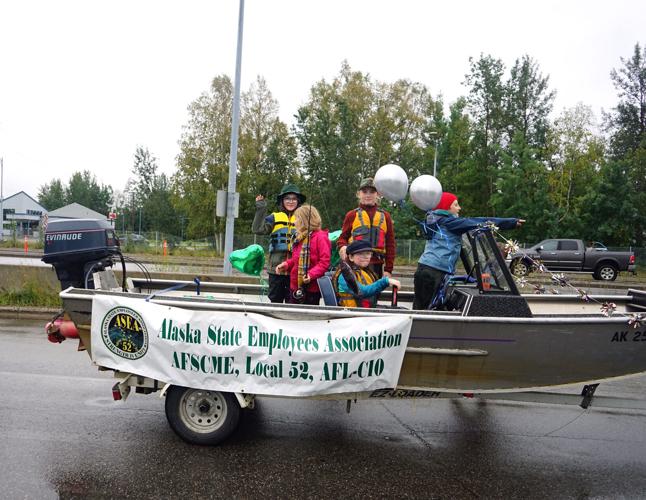 Rainy weather doesn't dampen Labor Day parade | Local News | newsminer.com