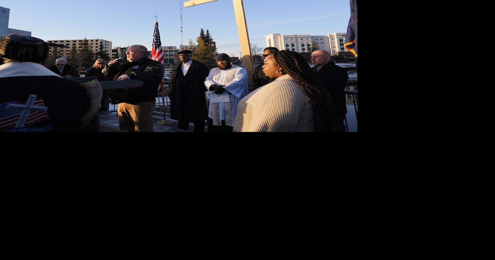 Large crowd 'bridges the community' with 20th annual Easter Sunrise ...