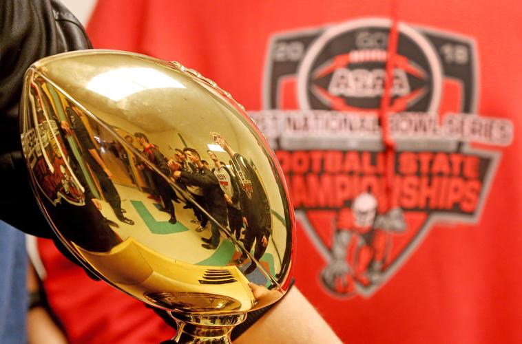 Eielson celebrates Division III state football title | High School ...