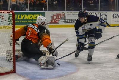 Ice Dogs split two-game series with Kenai River | Ice Dogs | newsminer.com