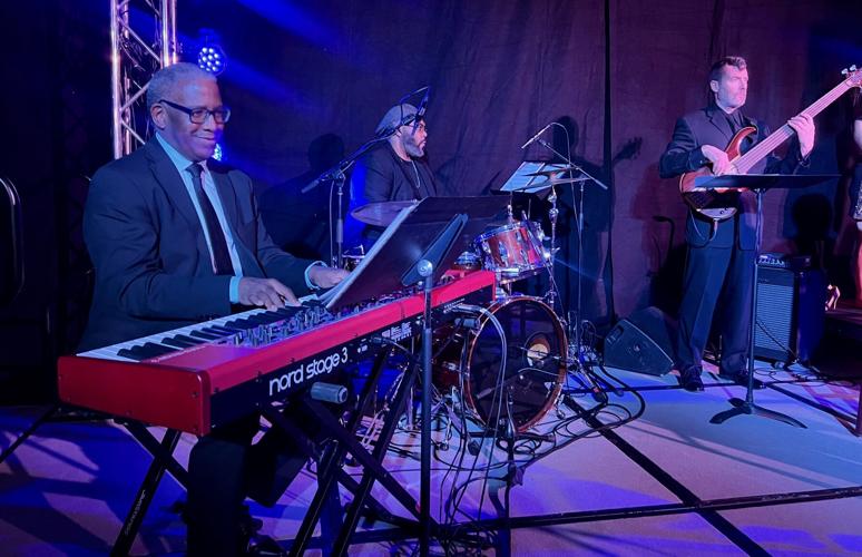 Motown is back, and fans dance the night away | Kris Capps | newsminer.com