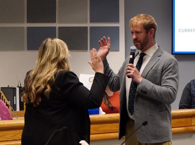 New borough mayor, assemblymembers sworn in | Local News | newsminer.com