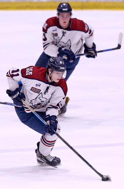 Ice Dogs sweep Jets, back in Midwest final | Ice Dogs | newsminer.com