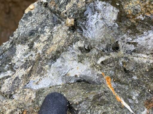 Landslide closes park road at Denali, buses stranded for about five ...