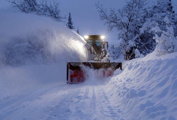 Heavy snow, roof shoveling and a return to 40-below cold shape the week ...