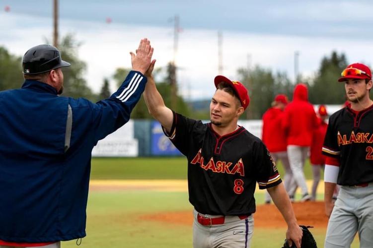 Goldpanners complete series sweep of Seals | Sports | newsminer.com