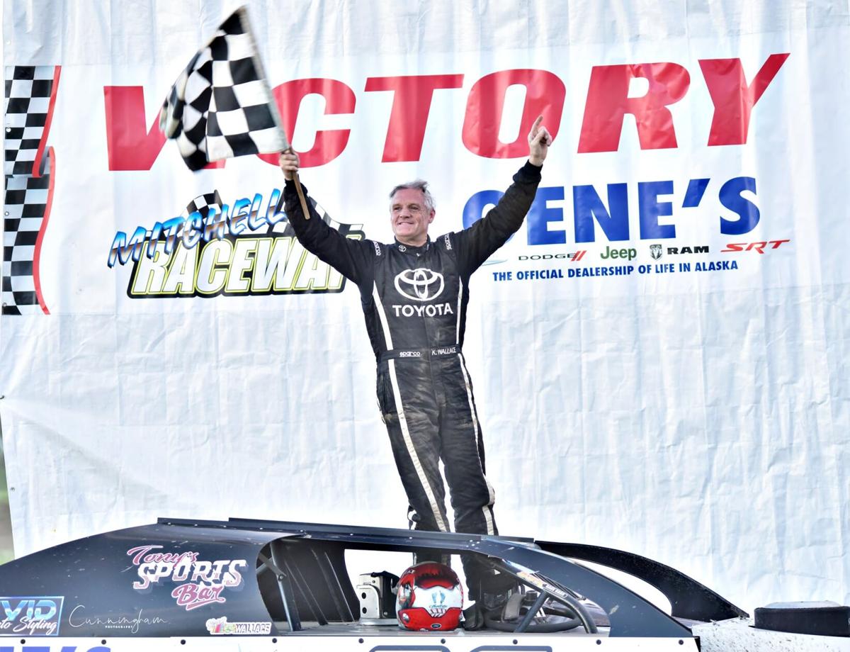 Kenny Wallace brings big crowd to Mitchell | Sports | newsminer.com