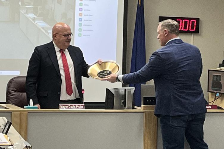 Fairbanks mayoral gavel changes hands as Mayor Mindy O'Neall gets sworn ...