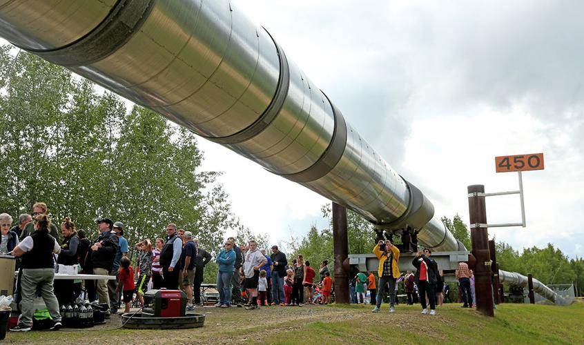 Trans-Alaska oil pipeline an engineering marvel | Visitors Guide ...