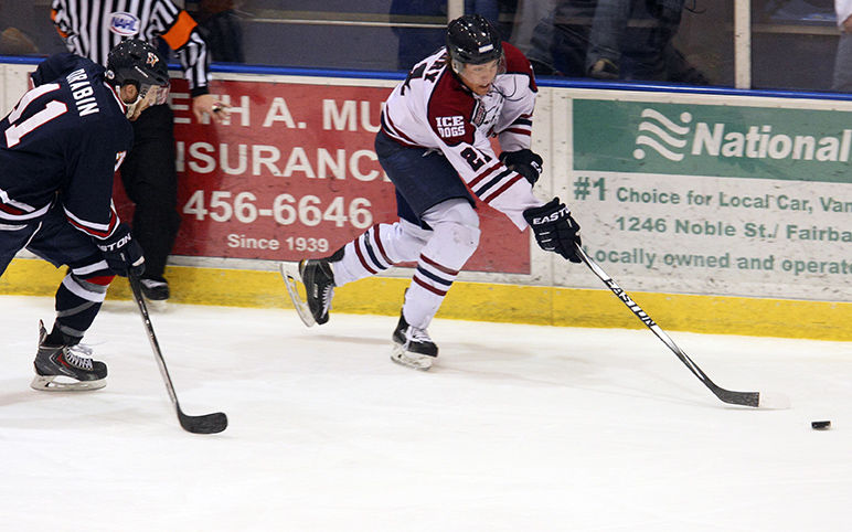 Ice Dogs hold off Tomahawks | Ice Dogs | newsminer.com