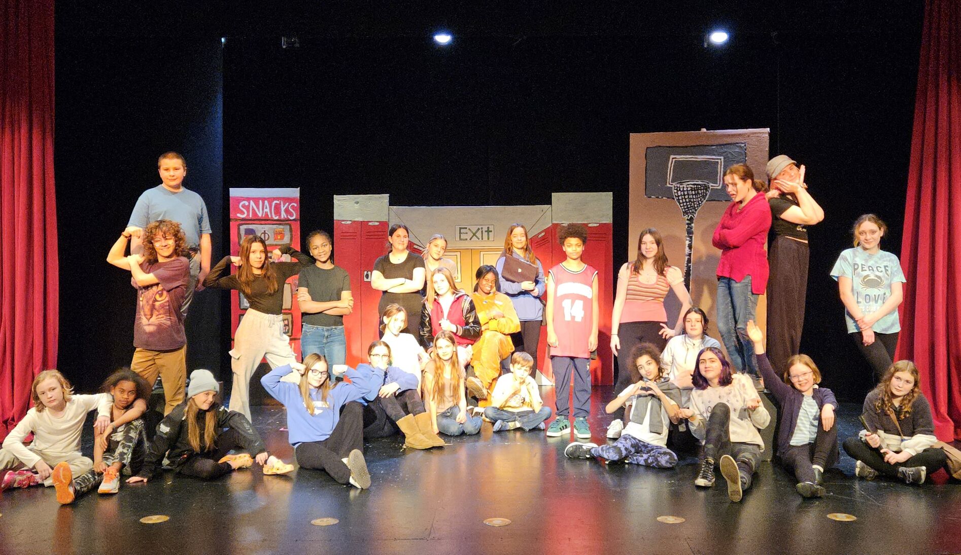 Wildcats everywhere! The cast of 'High School Musical Jr.' has their ...