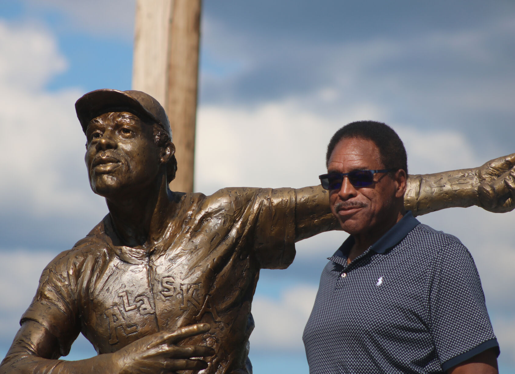 Dave Winfield’s ‘Midnight Sun Moonshot’ statue finds its permanent home ...