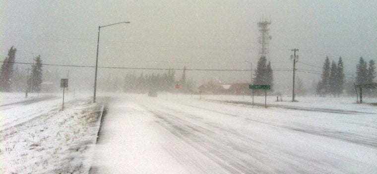 Heavy snow slams Interior Alaska highways | Local News | newsminer.com