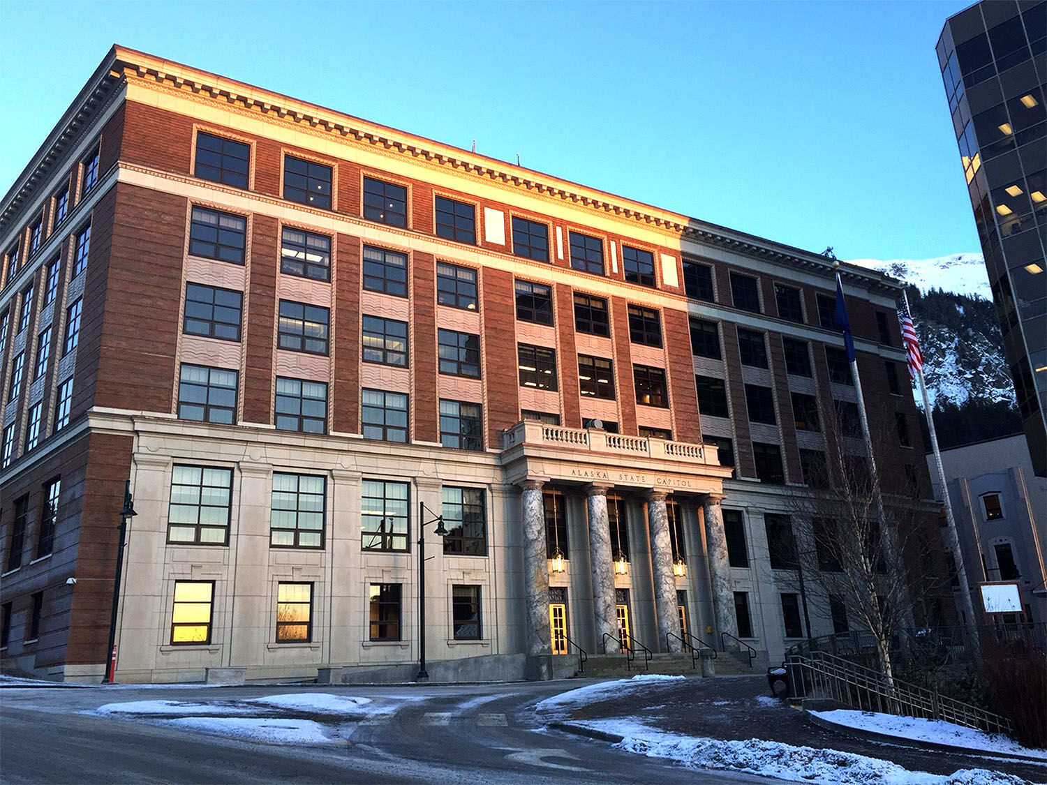 Dunleavy issues hiring, travel freeze, citing oil revenue drop | Alaska News | newsminer.com