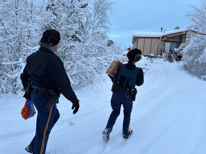 Troopers fly to Allakaket for community outreach with K9 Kenny and food ...