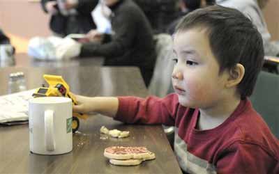 Boy, father rebuild lives at Juneau homeless shelter | Alaska News ...