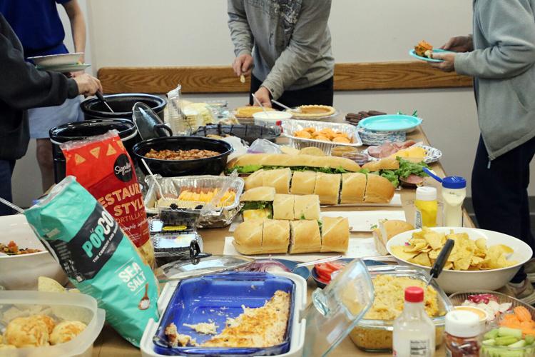 Seniors gather for Thanksgiving at Mary Siah Rec Center | Local News ...