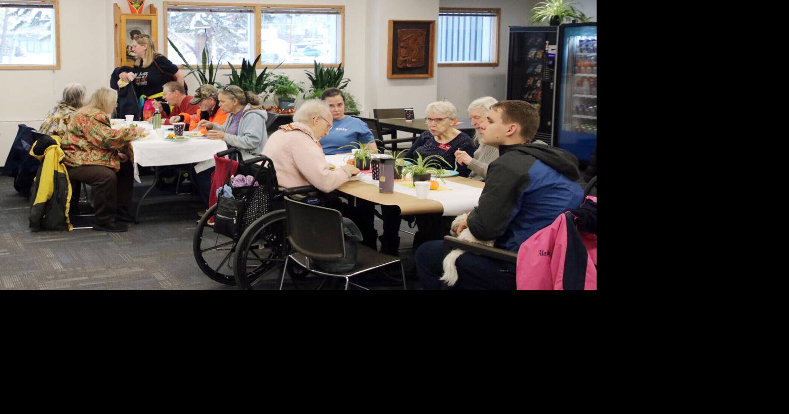 Seniors gather for Thanksgiving at Mary Siah Rec Center | Local News ...