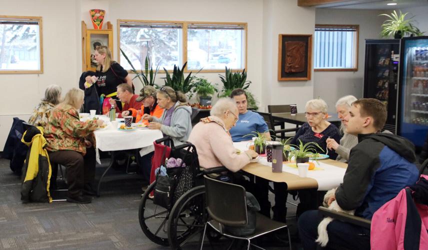 Seniors gather for Thanksgiving at Mary Siah Rec Center | Local News | newsminer.com