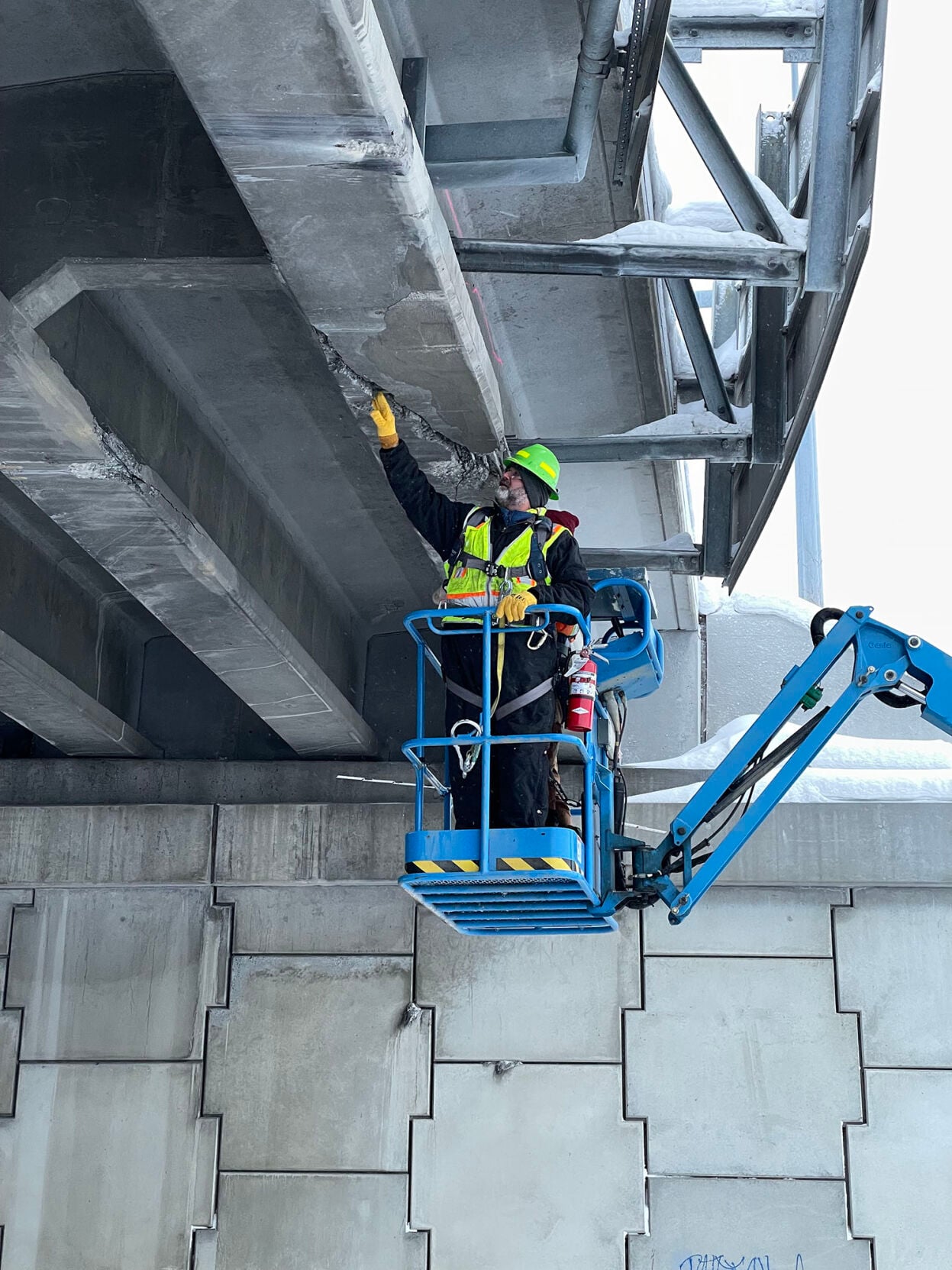 Bridge closed pending repairs after damage from oversized load | Local ...
