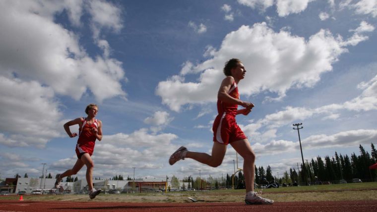 Wolfpack, Delta runners shine at regionals | High School | newsminer.com
