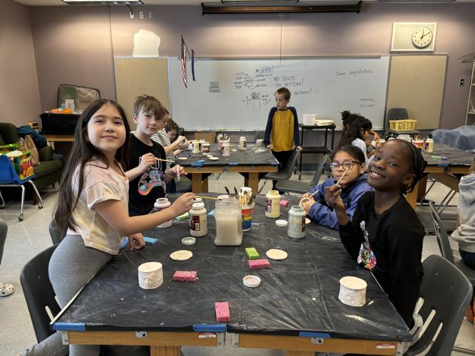 Artist teaches pottery at University Park Elementary School | Local ...