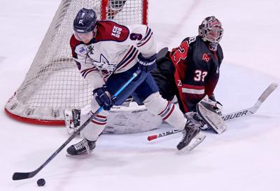 Second period sparks Ice Dogs to win in Game 1 | Ice Dogs | newsminer.com
