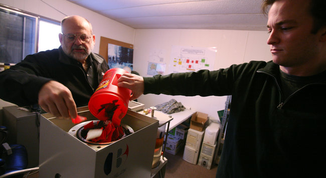 Machine that converts plastic to oil fuels Bernie Karl's big dreams ...