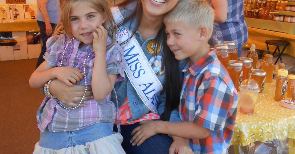 Miss Alaska Kris Capps