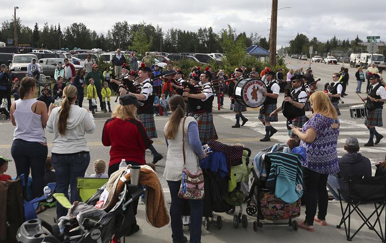 Sun makes appearance in time for Golden Days parade | Local News ...