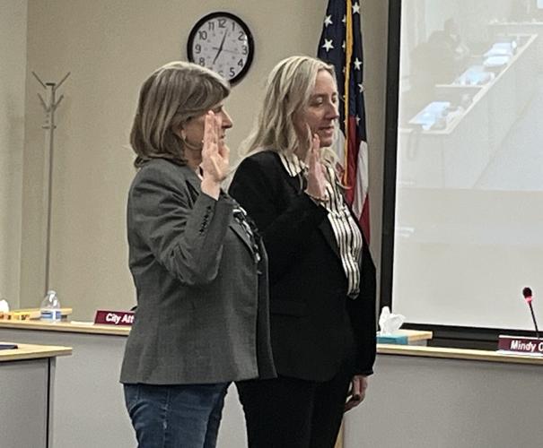 Fairbanks mayoral gavel changes hands as Mayor Mindy O'Neall gets sworn ...
