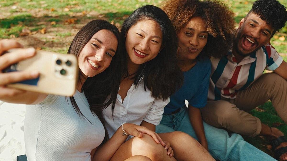 5 ways to say ‘yes’ to friends without saying ‘goodbye’ to savings ...
