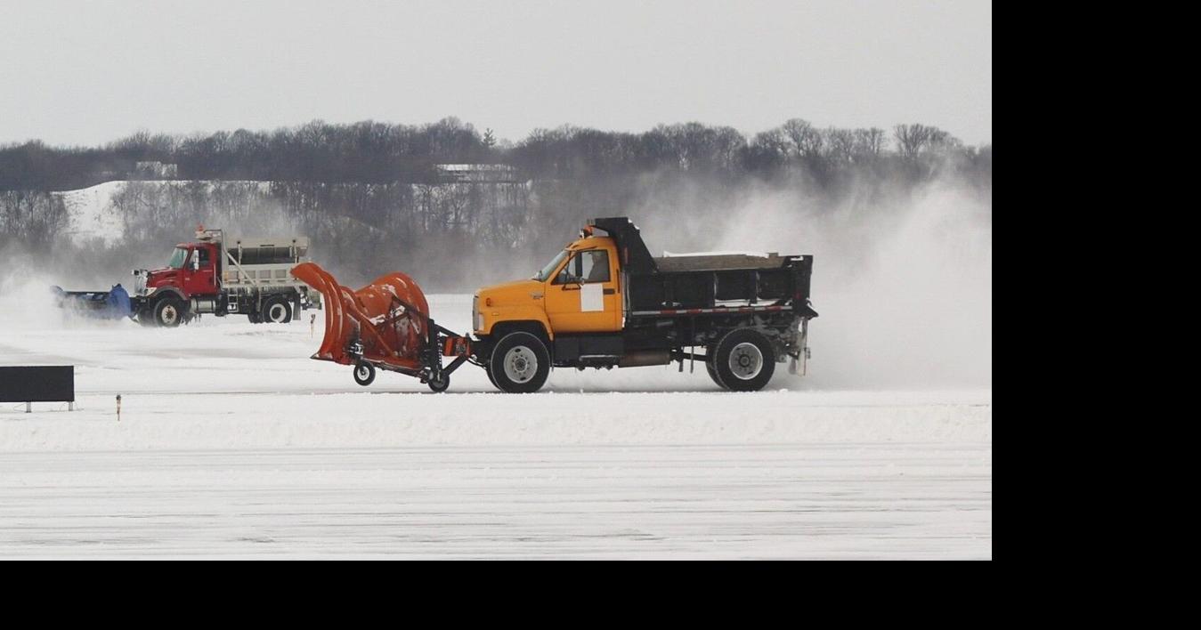 Rosecrans Memorial Airport in 'snow mode' as extreme weather persists ...