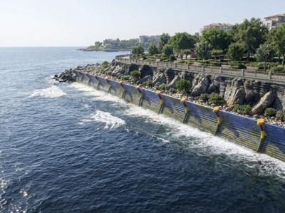 Singapore company Hydrantula develops a modular way to build coastal ...