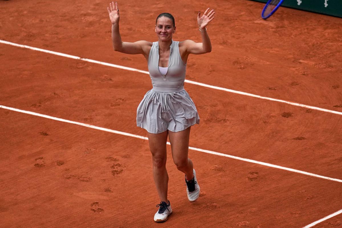 Marta Kostyuk stuns four-time champion Iga Swiatek at French Open | Ap ...