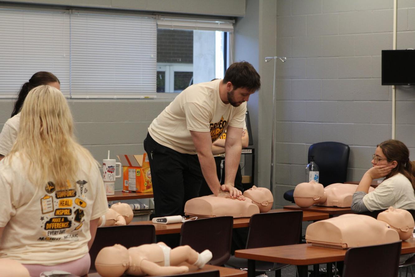 Middle school students learn nursing skills at Griffon Nurse Training ...