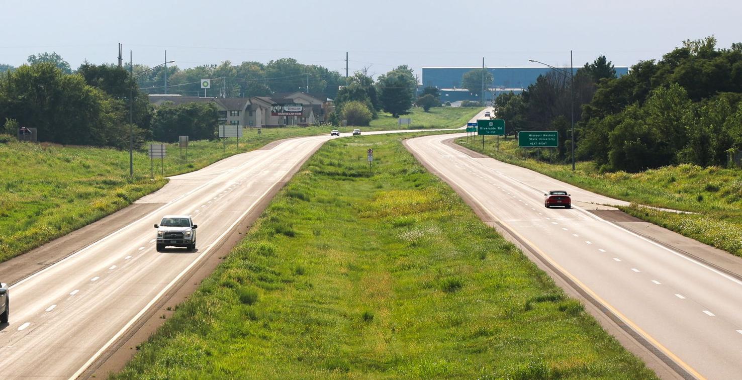 MoDOT set to replace large overhead signs on multiple highways in ...