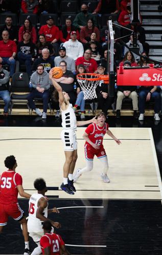 Cincinnati advances to NIT quarters on career day from Jizzle James ...