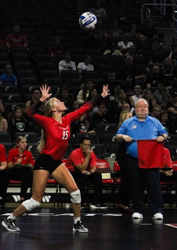 PHOTOS | Volleyball sweeps Kent State | Gallery | newsrecord.org