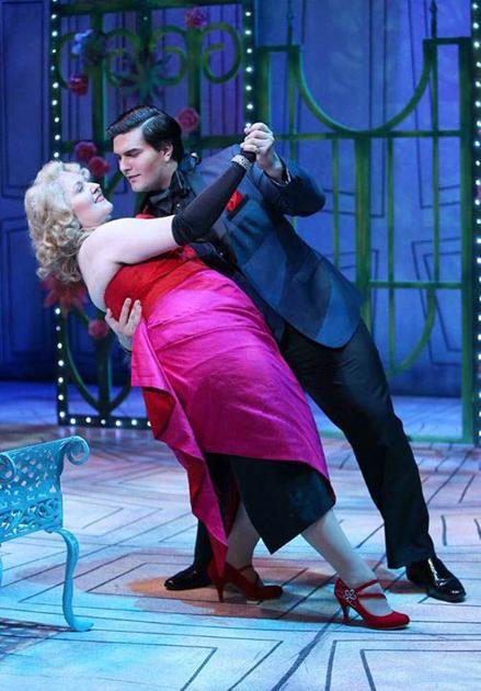 Review: 'The Merry Widow' delivers classy, hilarious performance | Life ...