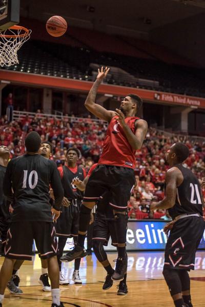 Basketball team plays red, black scrimmage | Sports | newsrecord.org