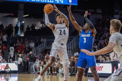 UC men's basketball goes 1-2 at the Maui Invite | Basketball ...