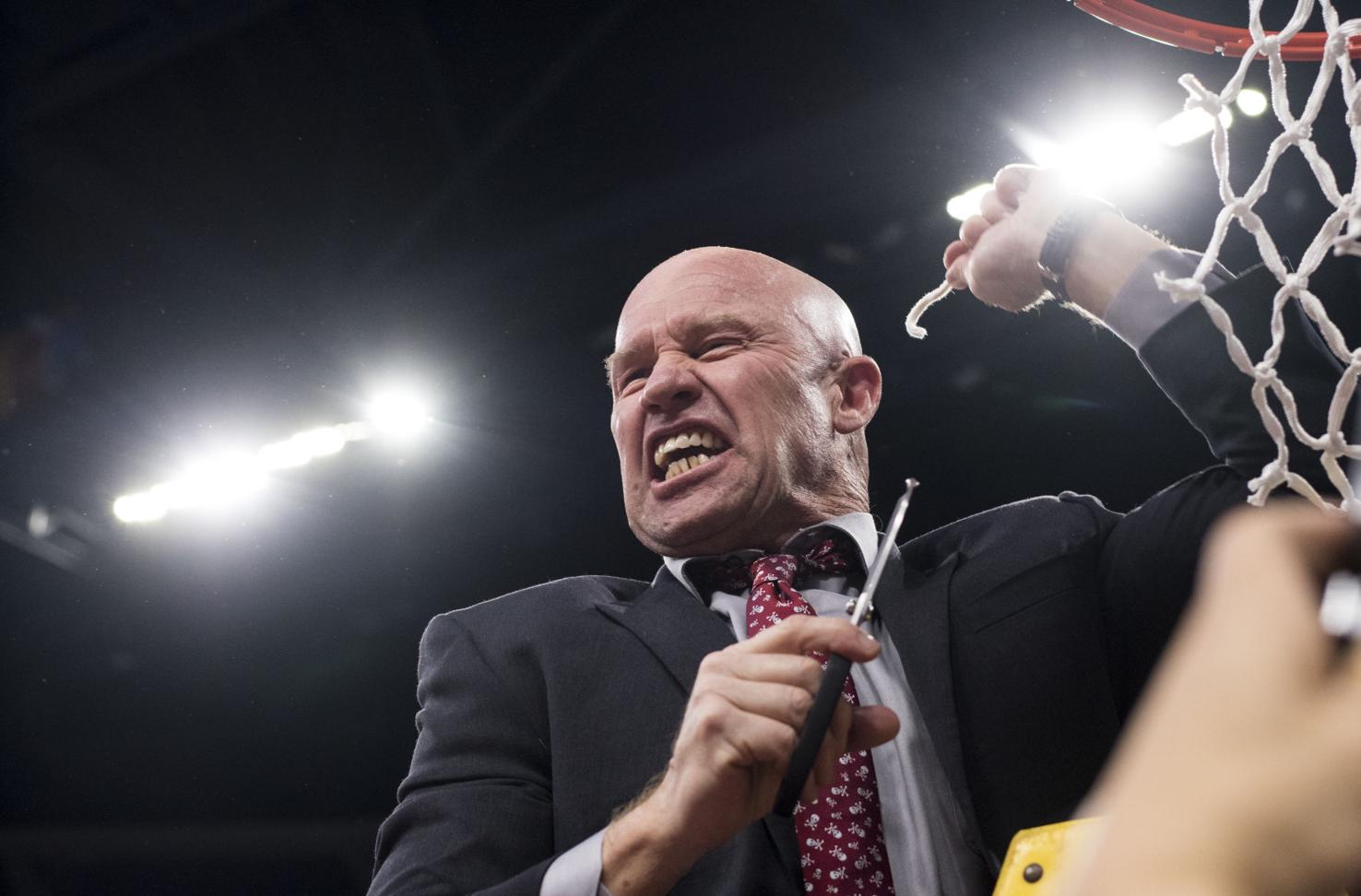 Men’s basketball associate head coach Larry Davis to retire | Mbb ...