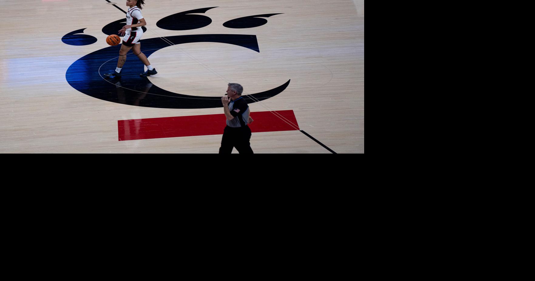 Cincinnati beats Houston to match 2023-24 conference win total ...