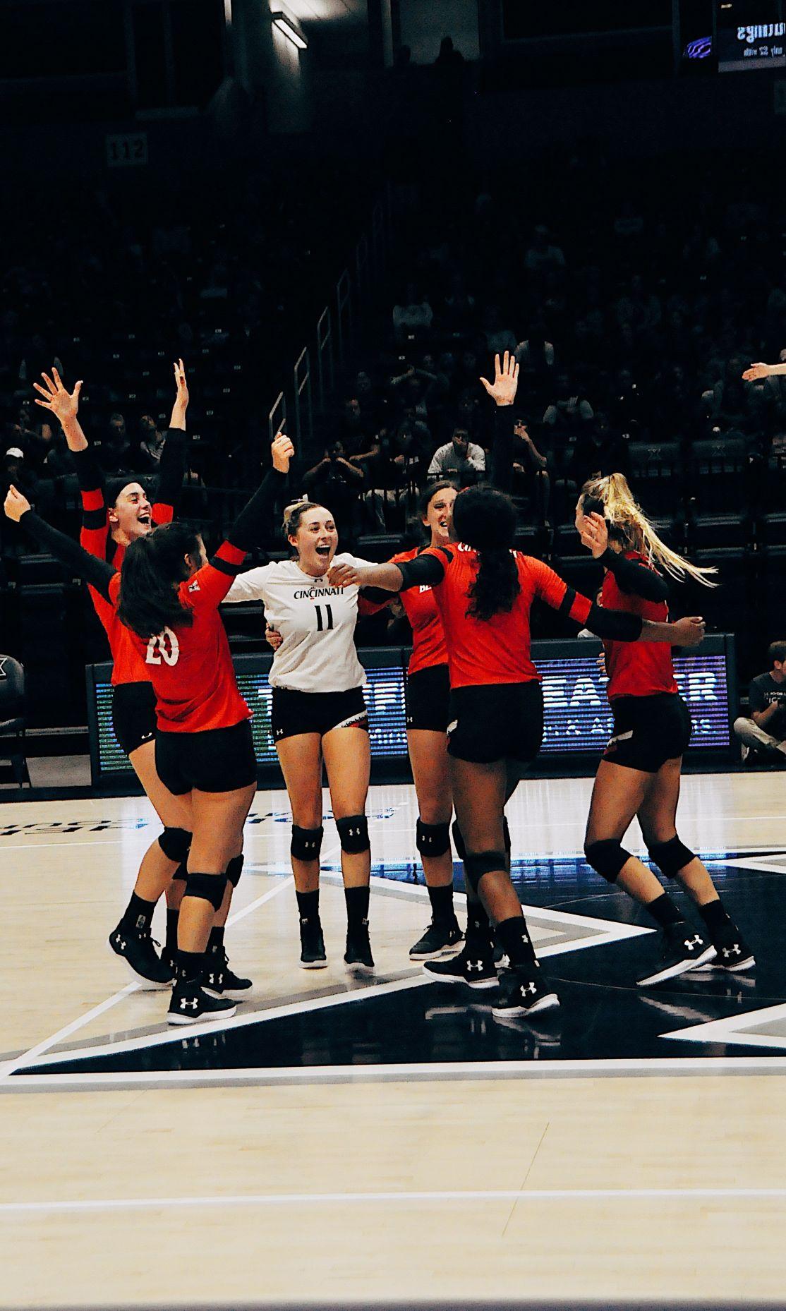 Volleyball defeats that team from Norwood | Sports | newsrecord.org