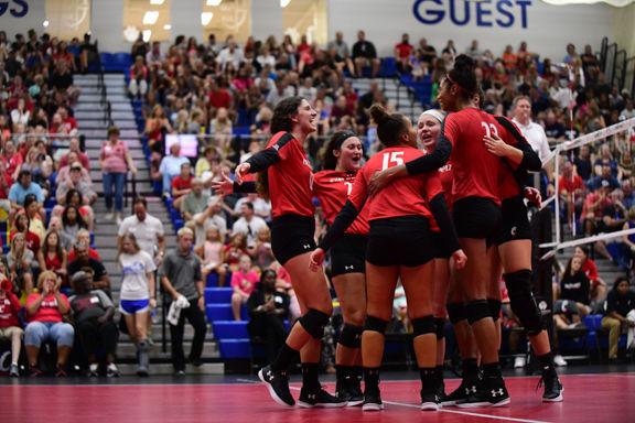 Volleyball dominates Xavier in Queen City Classic | Sports | newsrecord.org