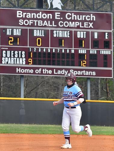 Spartans paced by Weisner's slam | Sports | newstopicnews.com