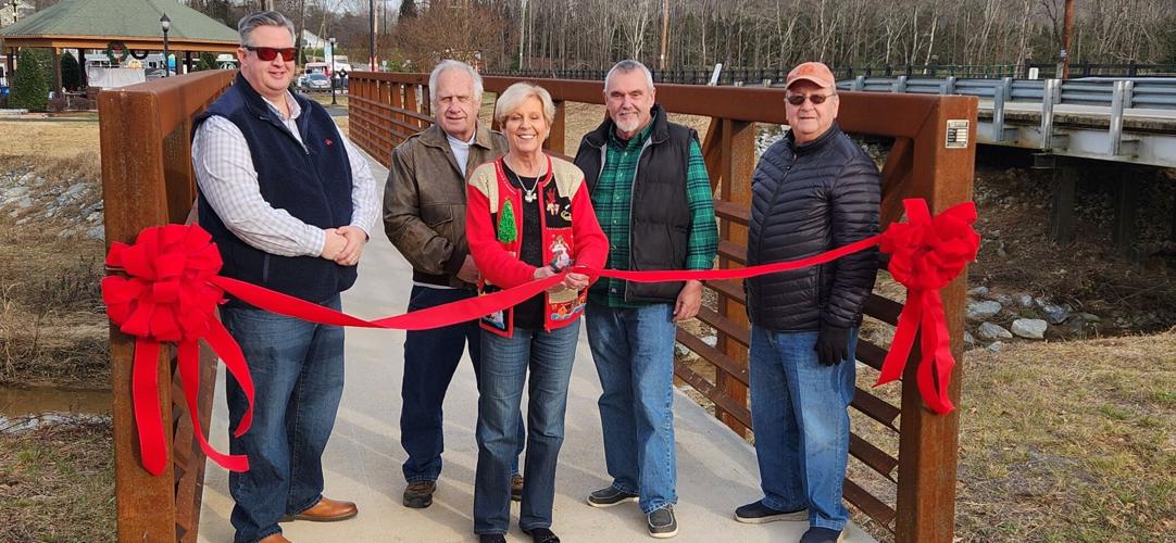 Christmas in the Park festival draws visitors to Gamewell Park ...