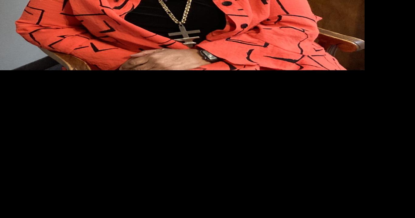 Rev. Kim Moss shatters glass | Local News | newstopicnews.com