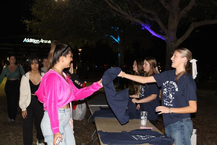 Winter wonderland takes over Memory Mall with ice rink, mechanical ...